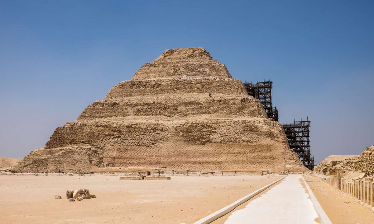 La Pirámide Escalonada de Zoser (Djoser) en Saqqara